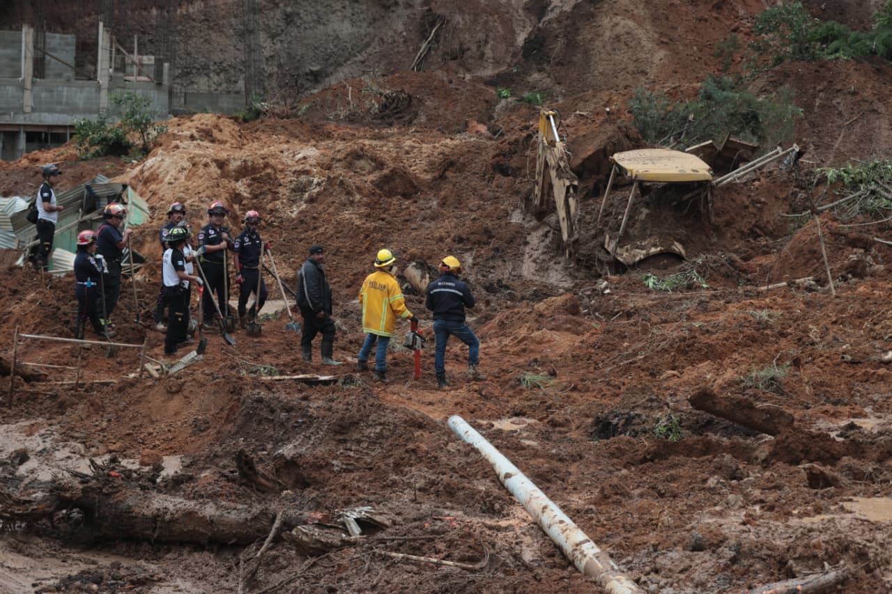 Derrumbes y deslaves interrumpen el paso en rutas clave del occidente ...
